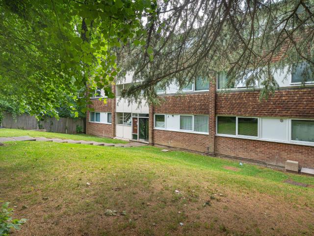 2 Bedrooms Flat for Rent in Auckland Road, London, SE19 | Foxtons