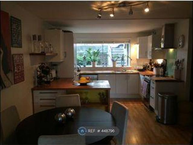 2 Bedrooms Flat for rent in Auckland Road, London SW11