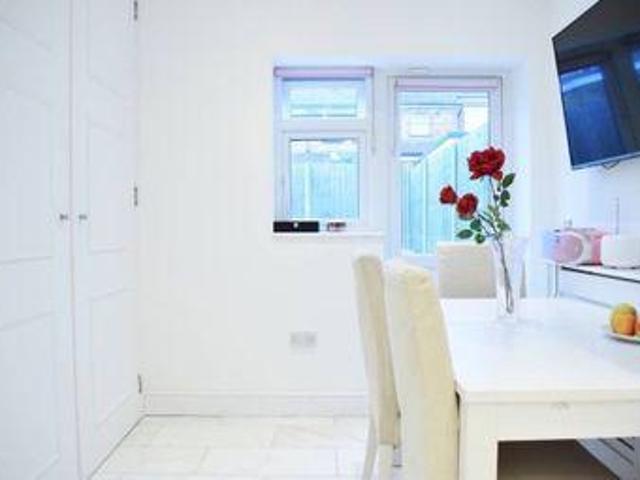 2 Bedrooms Flat for rent in Audley Road, Hendon NW4