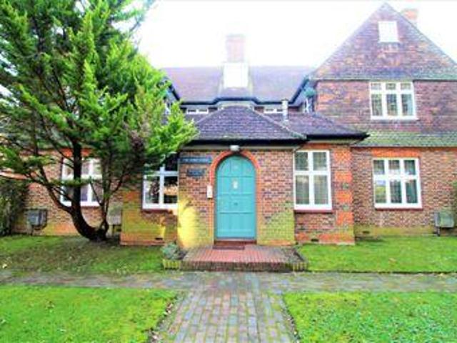 2 Bedrooms Flat for rent in Augustus Road, Southfields SW19