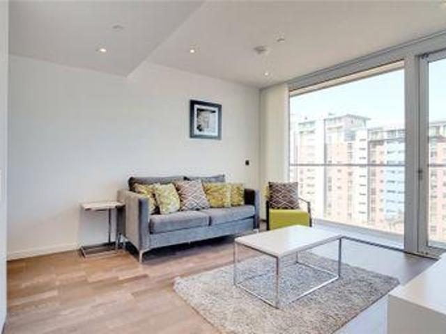 2 Bedrooms Flat for rent in Aurora Gardens, London SW11