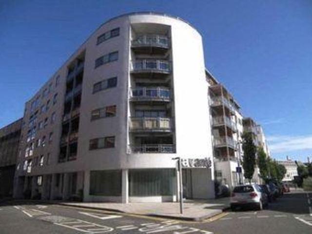 2 Bedrooms Flat for rent in Avanti Court, The Bittons, Kingston KT1