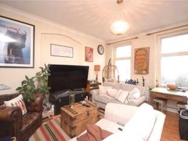 2 Bedrooms Flat for rent in Avenue Mews, London N10
