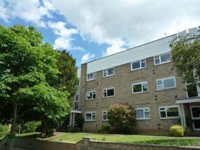 2 Bedrooms Flat for rent in Avenue Elmers, Surbiton KT6