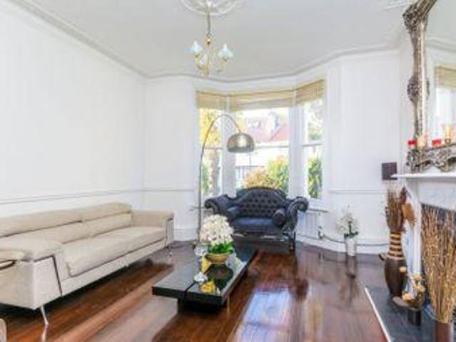 2 Bedrooms Flat for rent in Avenue Gardens, Acton W3
