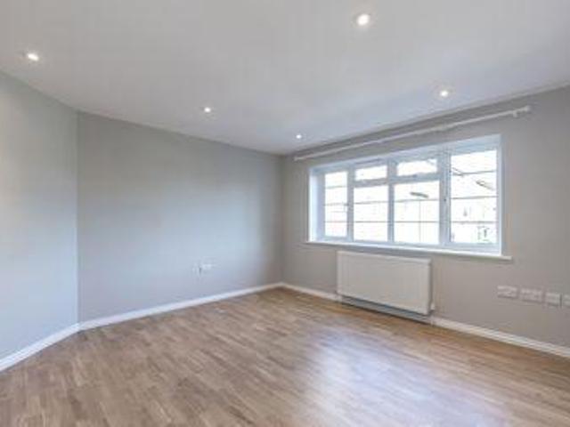 2 Bedrooms Flat for rent in Avenue Road, London N14