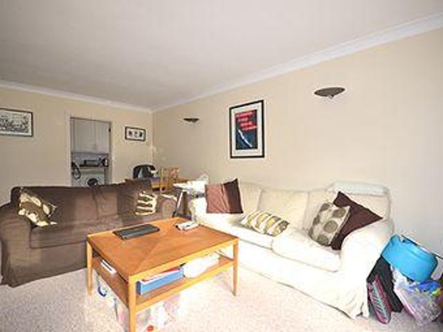2 Bedrooms Flat for rent in Avenue Rod, London N6