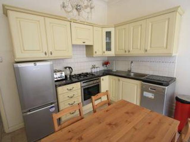 2 Bedrooms Flat for rent in Avonmore Road, Kensington W14