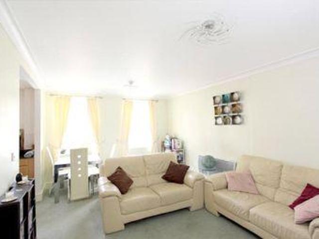 2 Bedrooms Flat for rent in Azure House, Buckfast Street, Bethnal Green E2