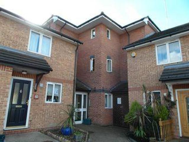 2 Bedrooms Flat for rent in Azalea Close, Ilford IG1