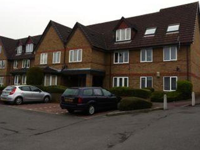 2 Bedrooms Flat for rent in Botany Close, New Barnet, Barnet EN4