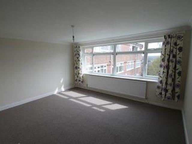 2 Bedrooms Flat for rent in Boteley Close, Chingford E4