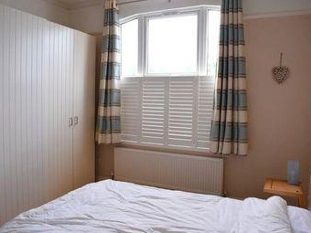 2 Bedrooms Flat for rent in Boundaries Road, Balham, London SW12