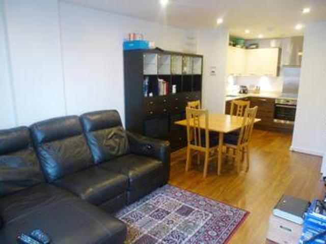 2 Bedrooms Flat for rent in Boundary Lane, London SE17