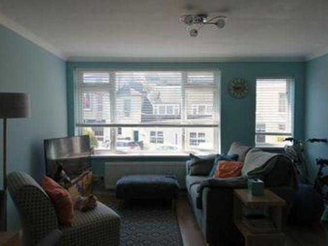 2 Bedrooms Flat for rent in Bourneside Court, Seaside, Eastbourne BN21