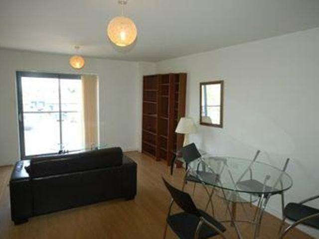 2 Bedrooms Flat for rent in Bouverie Court, Leeds LS9