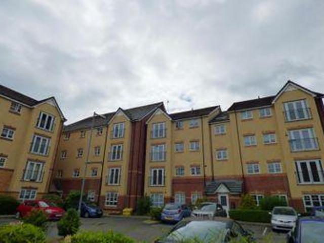 2 Bedrooms Flat for rent in Bowden Court, Montague Road, Stretford M16