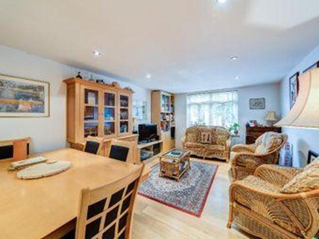2 Bedrooms Flat for rent in Bowden Street, London SE11