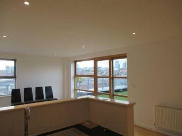 2 Bedrooms Flat for rent in Bowman Lane, Hunslet, Leeds LS10
