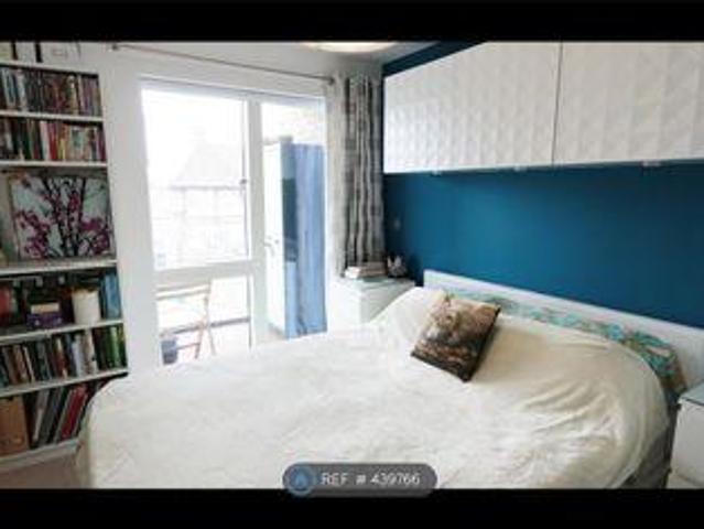 2 Bedrooms Flat for rent in Boyson Road, London SE17