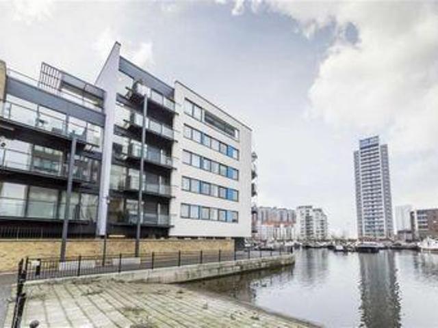 2 Bedrooms Flat for rent in Boardwalk Place, London E14