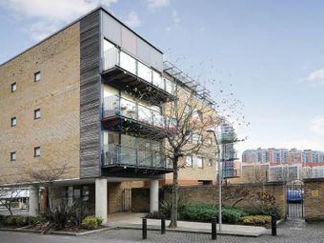 2 Bedrooms Flat for rent in Boardwalk Place, London E14