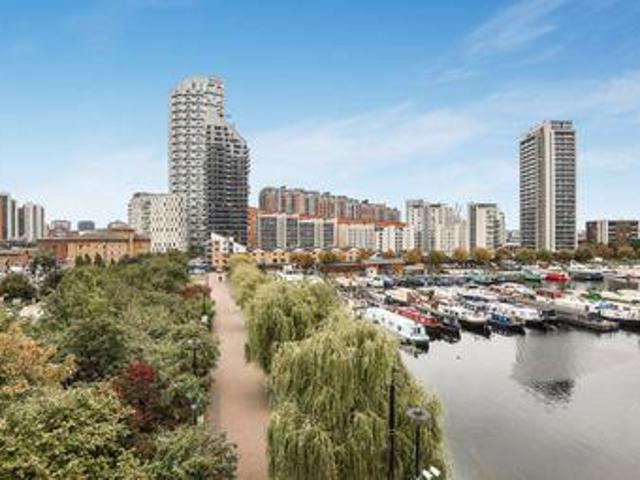 2 Bedrooms Flat for rent in Boardwalk Place, London E14