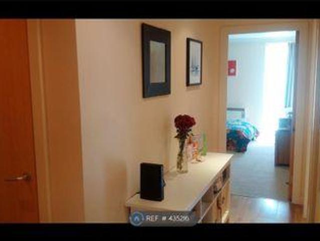 2 Bedrooms Flat for rent in Boardwalk Place, London E14