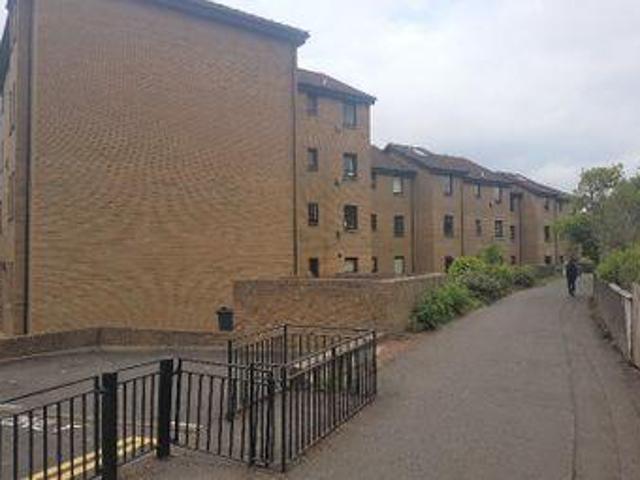 2 Bedrooms Flat for rent in Boat Green, Canonmills, Edinburgh EH3