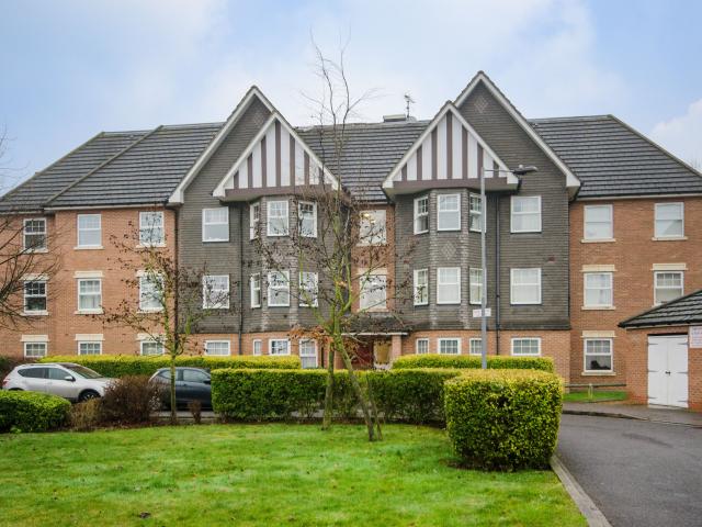 2 Bedrooms Flat for Rent in Boddington Gardens | Foxtons