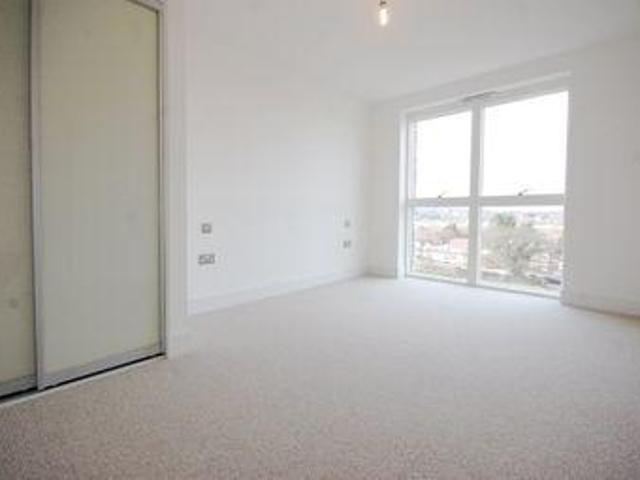 2 Bedrooms Flat for rent in Bodiam Court, Royal Waterside, London NW10