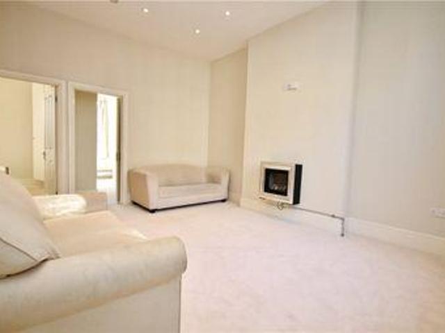 2 Bedrooms Flat for rent in Bolingbroke Road, Brook Green W14