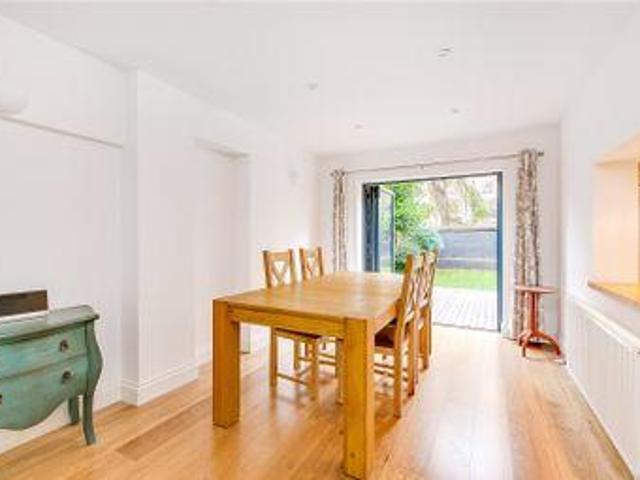2 Bedrooms Flat for rent in Bolingbroke Road, London W14
