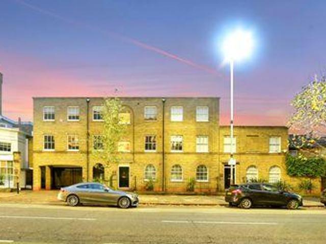 2 Bedrooms Flat for rent in Borough Road, London SE1