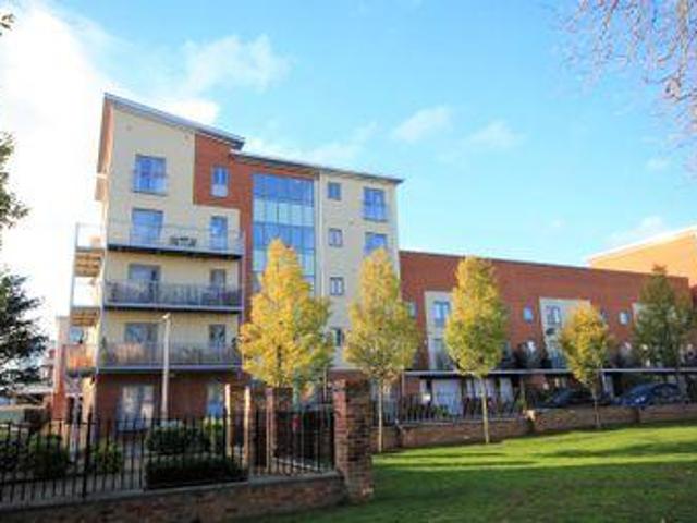 2 Bedrooms Flat for rent in Bosworth House, Battle Square, Reading RG30