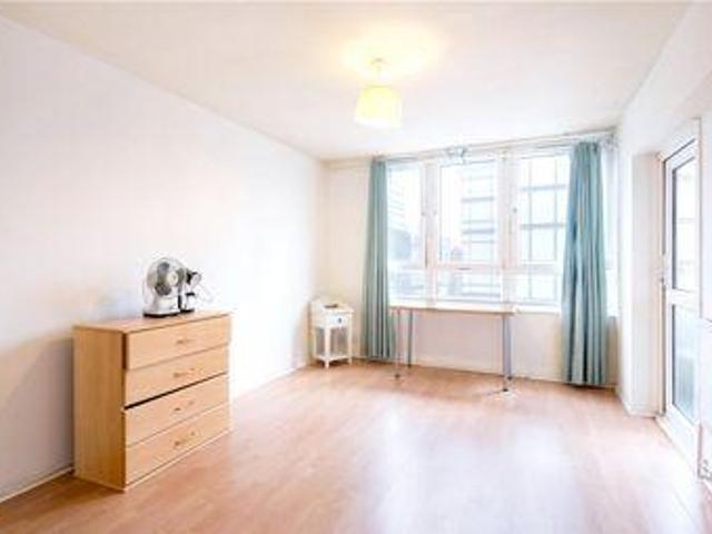 2 Bedrooms Flat for rent in Bath Court, St. Luke´s Estate, London EC1V