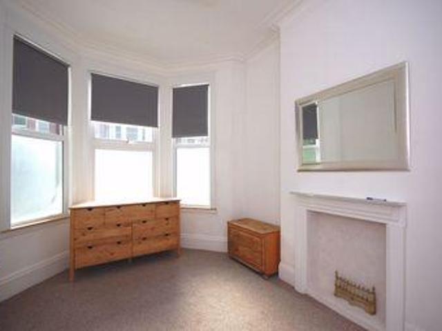 2 Bedrooms Flat for rent in Bathurst Gardens, Kensal Rise, London NW10