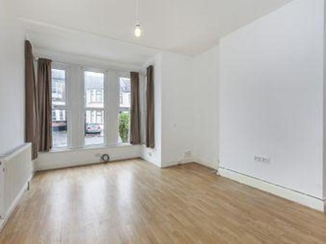 2 Bedrooms Flat for rent in Bathurst Road, Ilford, Essex IG1