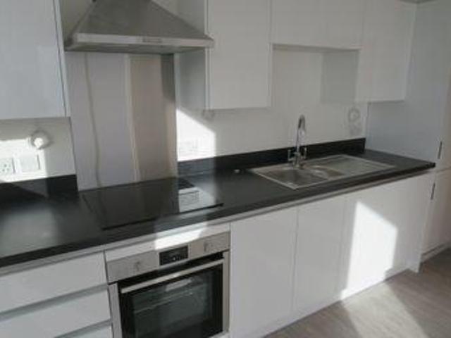2 Bedrooms Flat for rent in Battersea Park Road, Battersea SW11