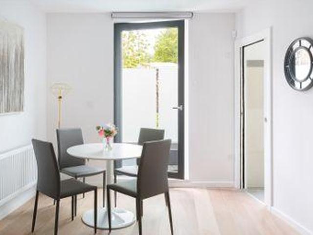 2 Bedrooms Flat for rent in Bayham Street, London NW1