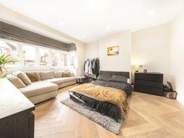 2 Bedrooms Flat for rent in Babington Road, London SW16