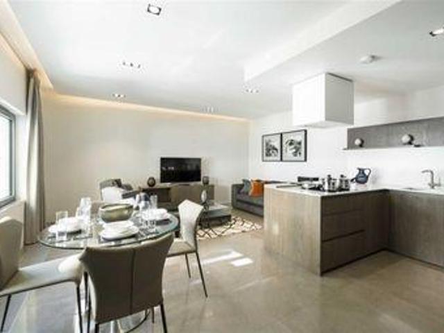 2 Bedrooms Flat for rent in Babmaes Street, London SW1Y