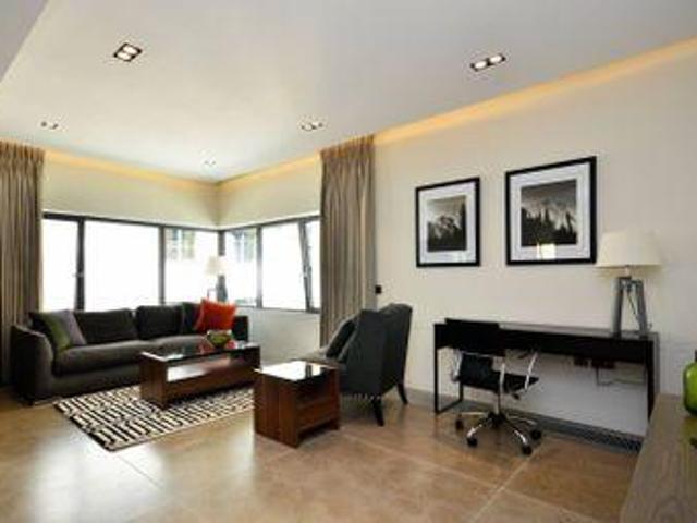 2 Bedrooms Flat for rent in Babmaes Street, St James´s SW1Y