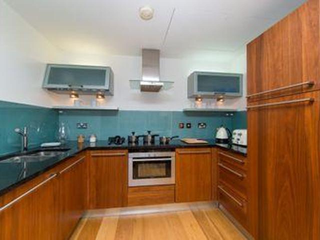 2 Bedrooms Flat for rent in Baker Street, London NW1
