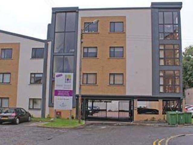 2 Bedrooms Flat for rent in Baker Street, Shawlands G41