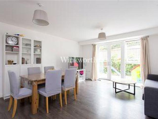 2 Bedrooms Flat for rent in Baldwin Court, 83A Highfield Avenue, London NW11