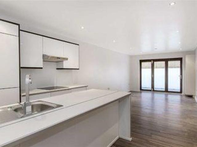 2 Bedrooms Flat for rent in Balham Grove, London SW12