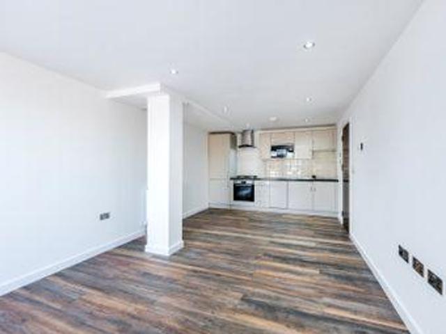 2 Bedrooms Flat for rent in Balham High Road, Balham, London SW12
