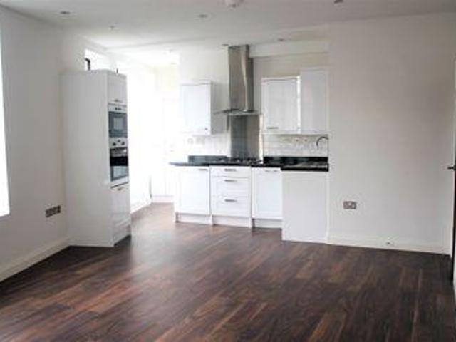 2 Bedrooms Flat for rent in Balham High Road, Balham, London SW12