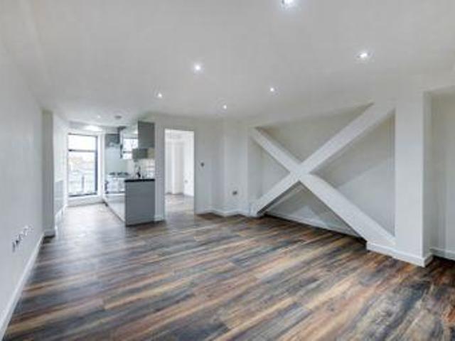 2 Bedrooms Flat for rent in Balham High Road, Balham, London SW12
